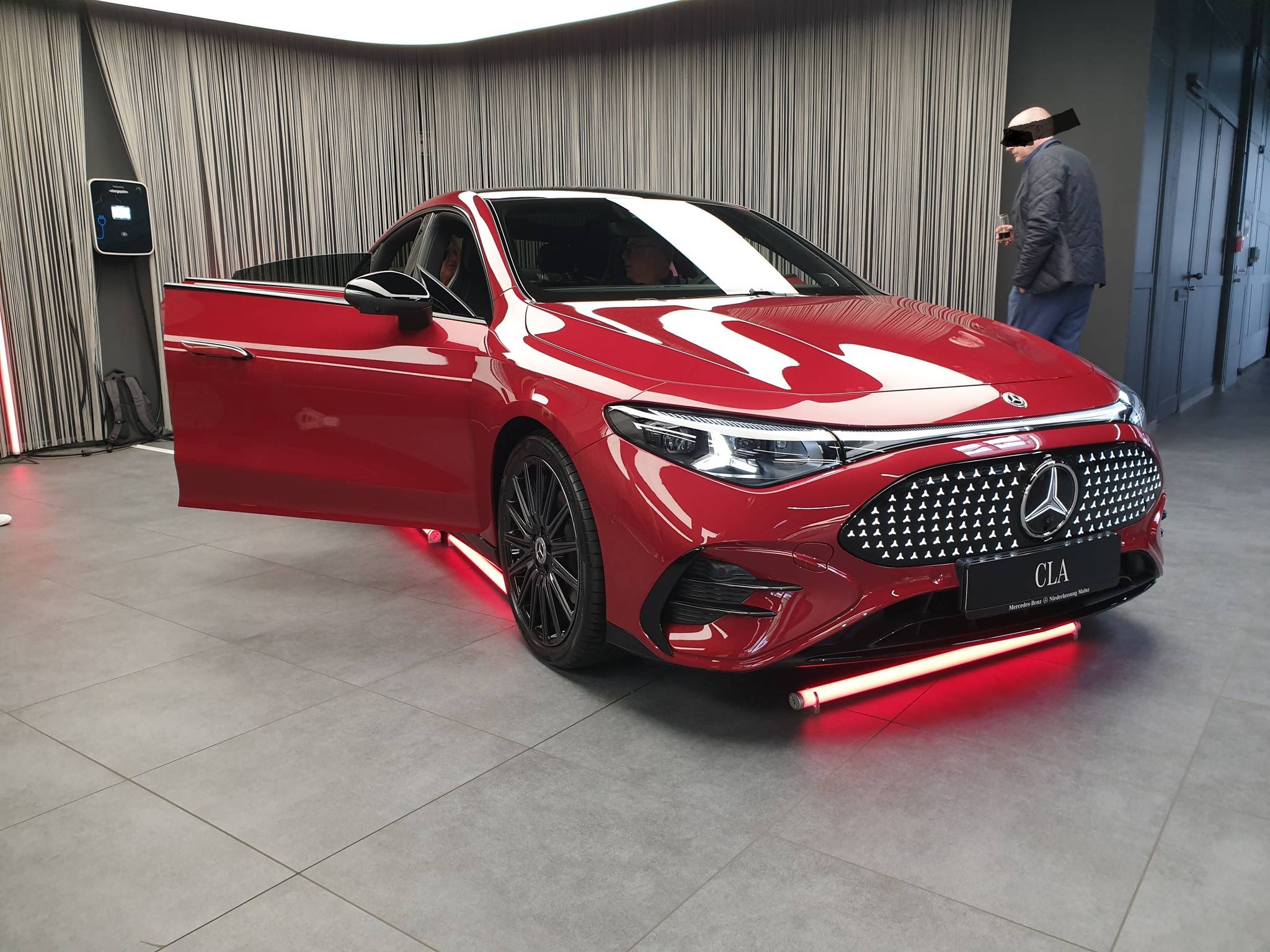 Neuer Mercedes-Benz CLA zeigt sich erstmals im Handel
