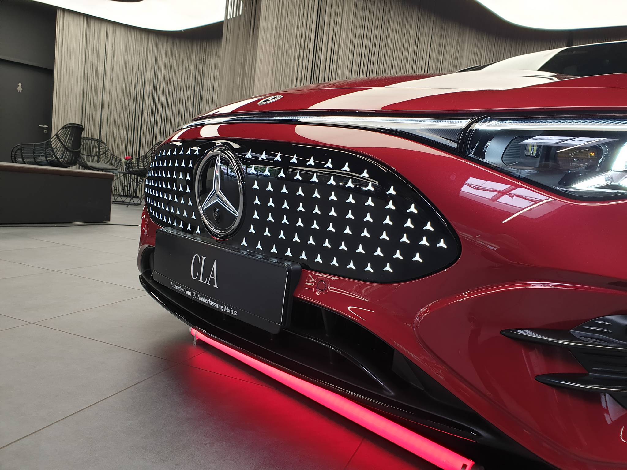 Neuer Mercedes-Benz CLA zeigt sich erstmals im Handel