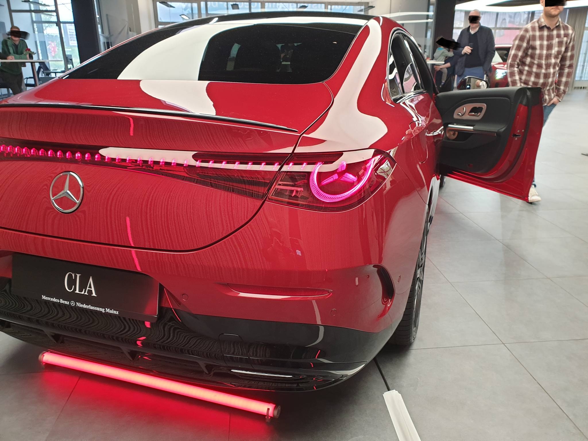 Neuer Mercedes-Benz CLA zeigt sich erstmals im Handel