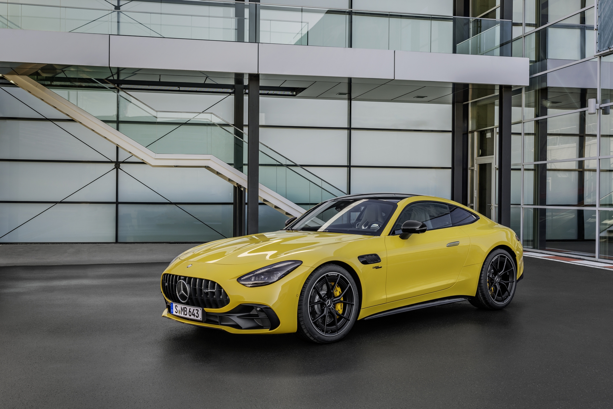 4-Zylinder Mercedes-AMG GT 43 leistet 310 kW / 422 PS