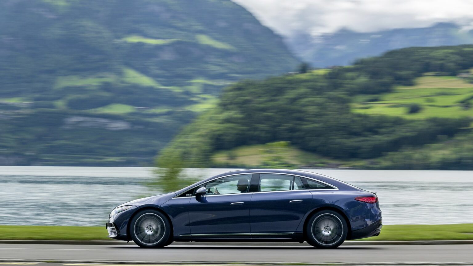 EQS 350 mit 215 kW nun ab 97.806,10 Euro bestellbar