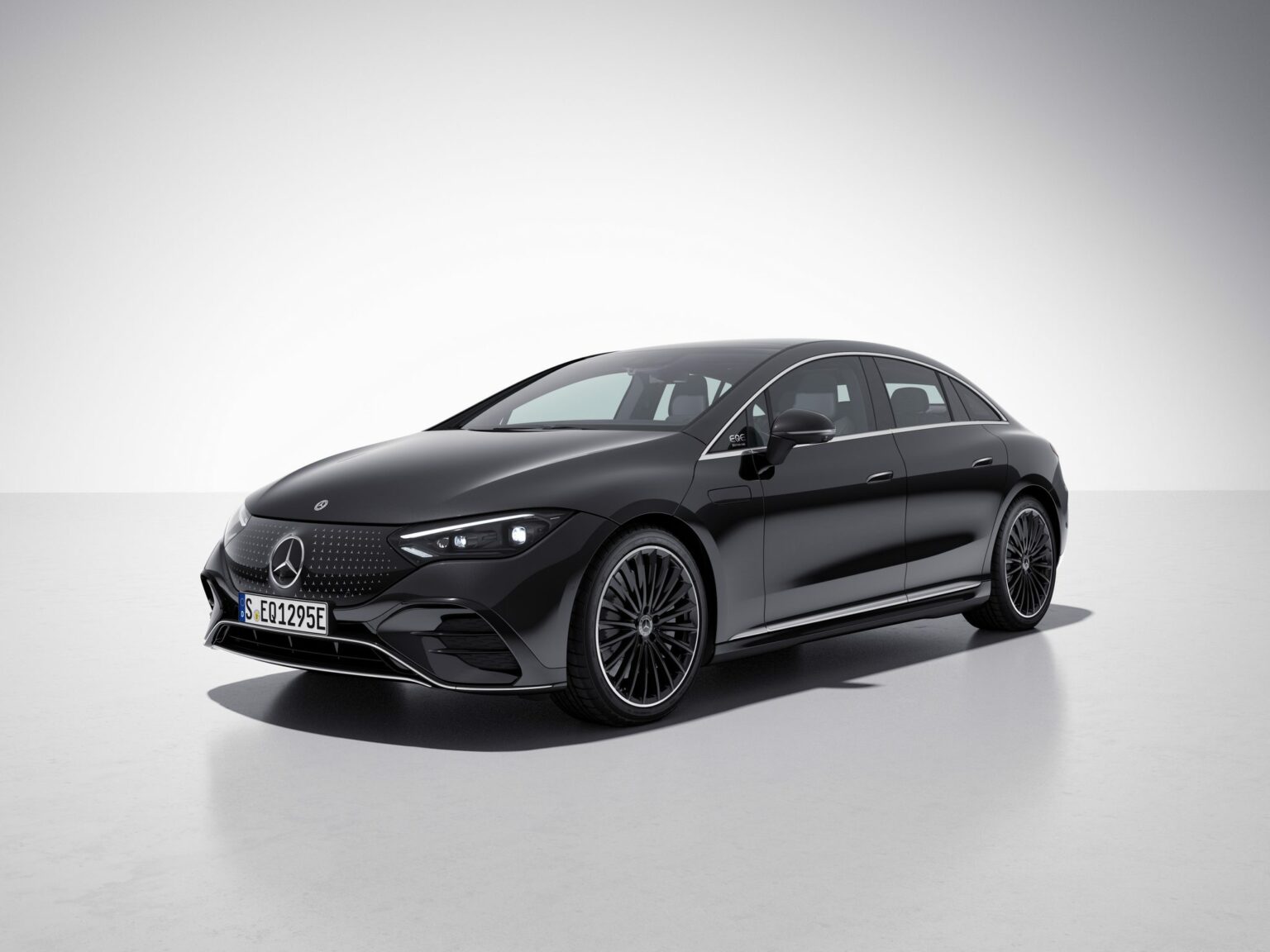 Blick auf die EDITION 1 des neuen EQE von Mercedes-Benz #V295