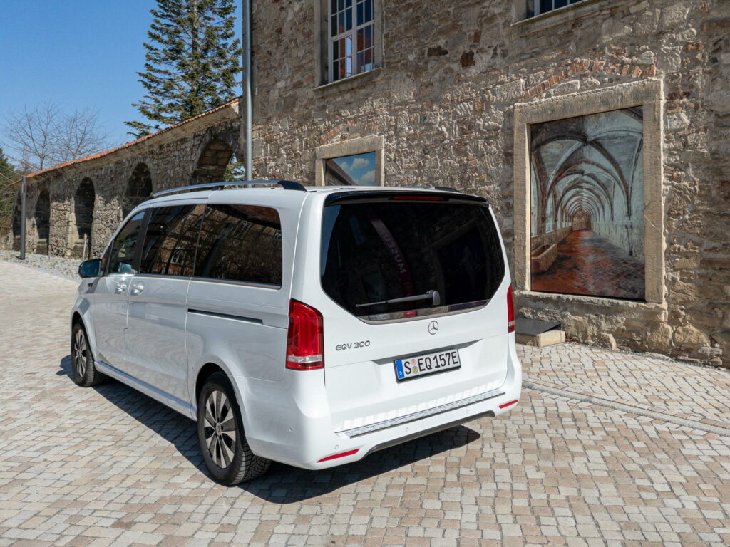 2048_Mercedes-Benz-Vans-EQV300-Lang-Testfahrt-038 | Mercedes-Benz ...