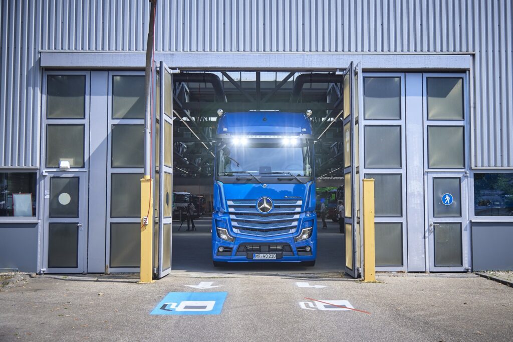 Erste Sonderedition des Actros L "Driver Extend+" ausgeliefert