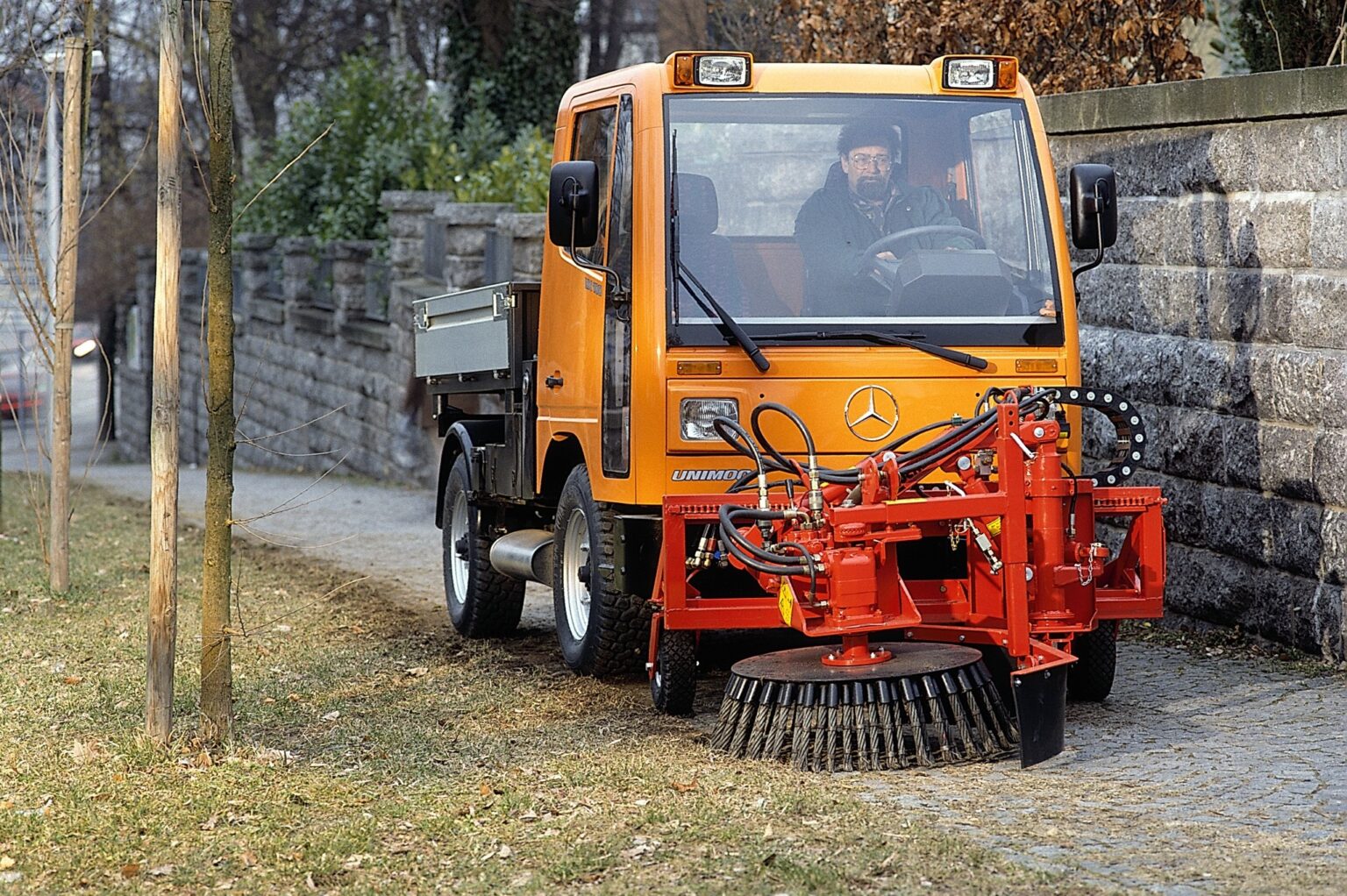 Der Unimog der Baureihe 409: der UX 100 von Mercedes-Benz