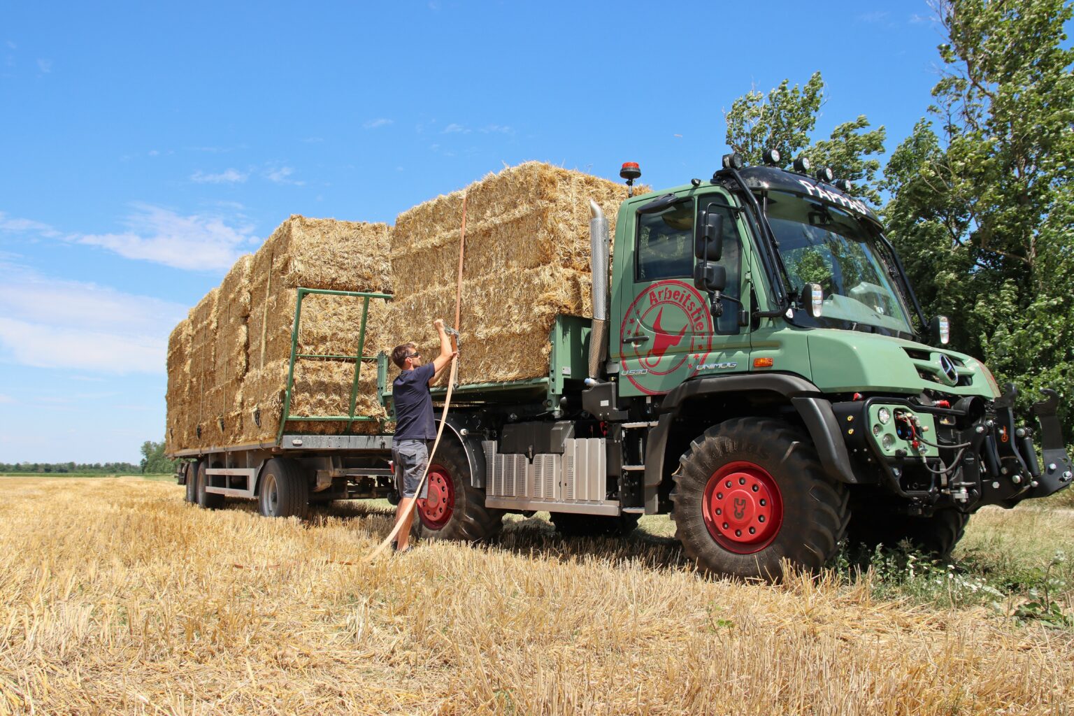 Unimog Ux 100