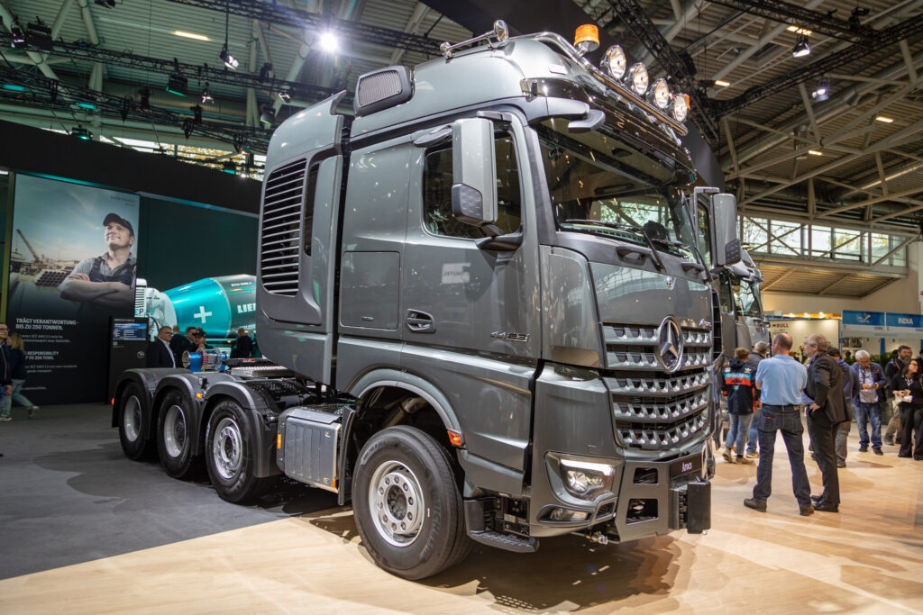 EQS 53 4MATIC+ nun mit Performance-Lenkrad in Carbon