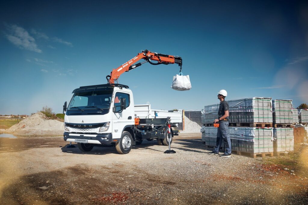 BAUMA: Next Generation eCanter mit Abrollkipper