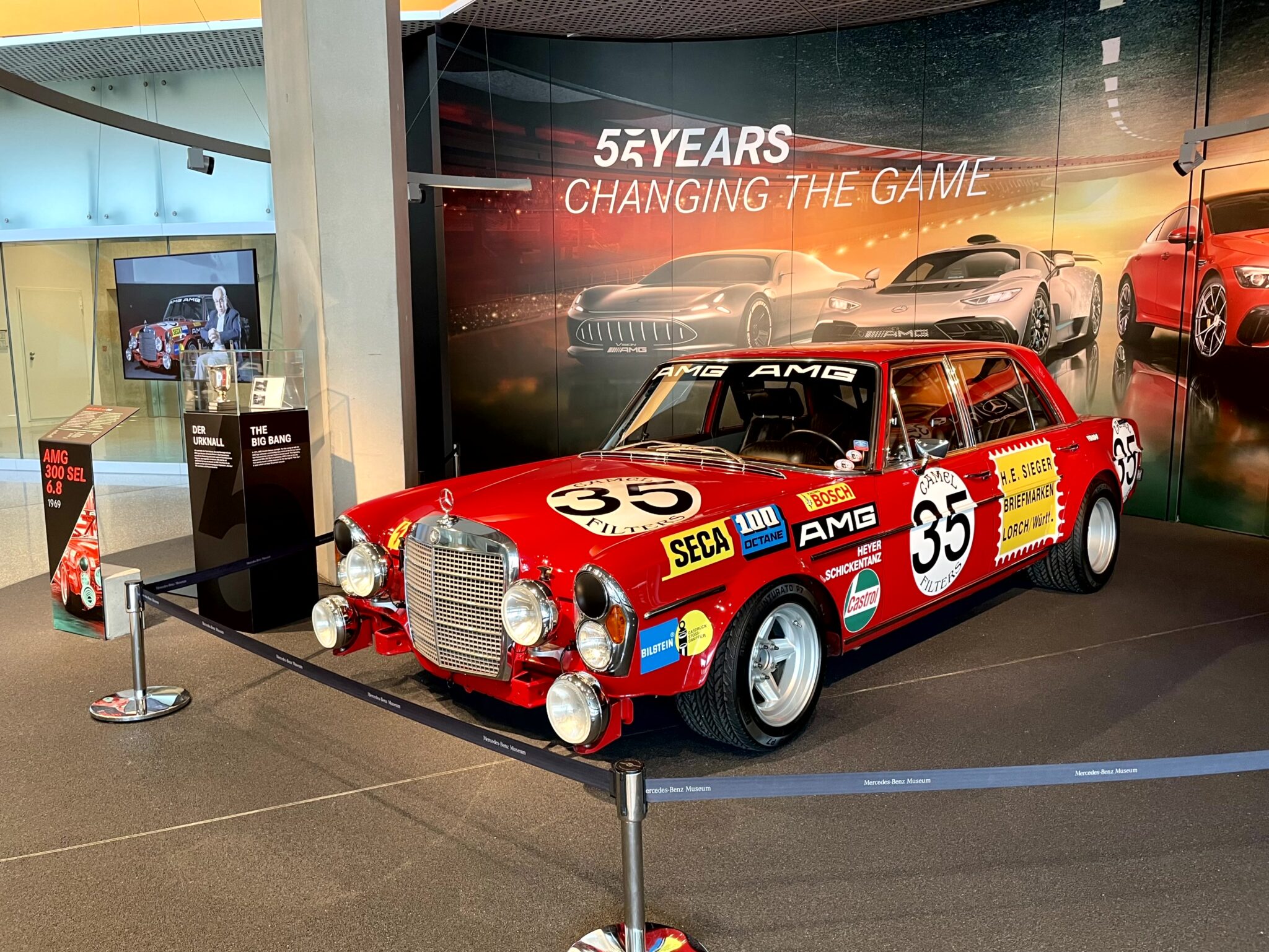 Blick auf die Sonderausstellung "55 YEARS AMG" im Museum