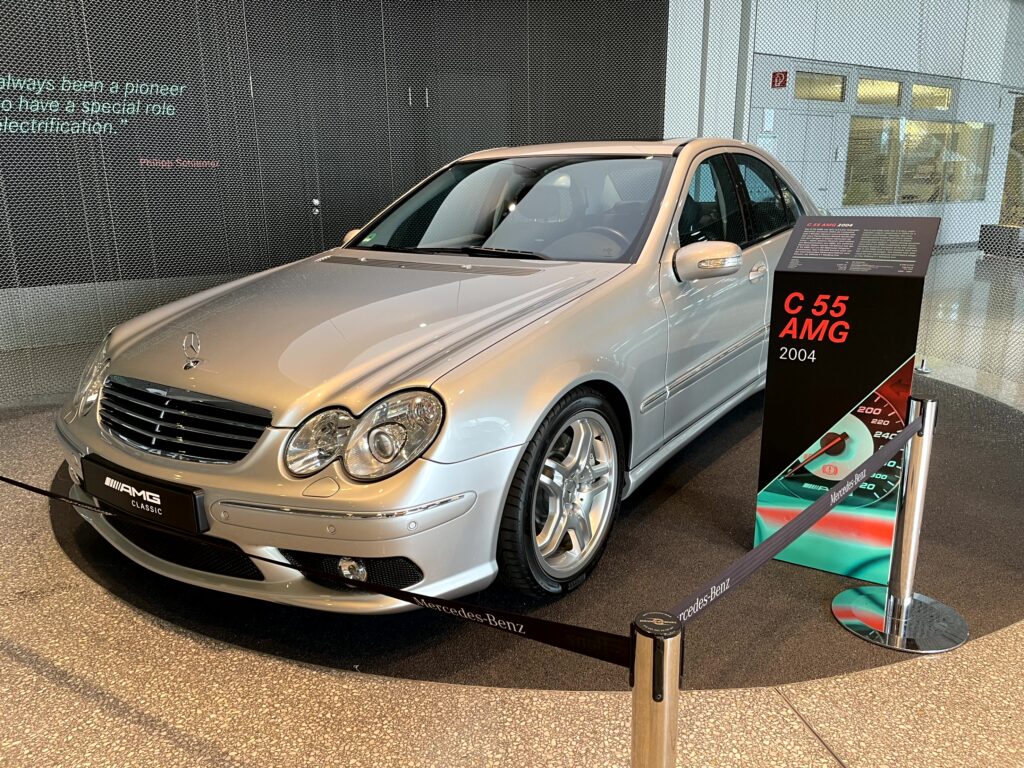 Blick auf die Sonderausstellung "55 YEARS AMG" im Museum