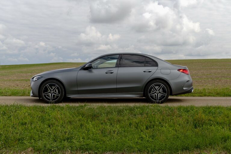 Die C 300 e Plug-In Hybrid Limousine mit 150 + 95 kW im Fahrtest