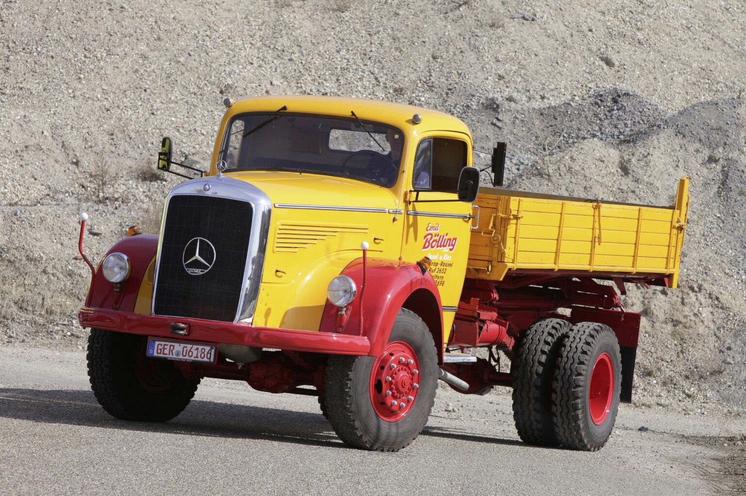 1950: Schwerlastwagen Mercedes-Benz L 6600 und Omnibus O 6600