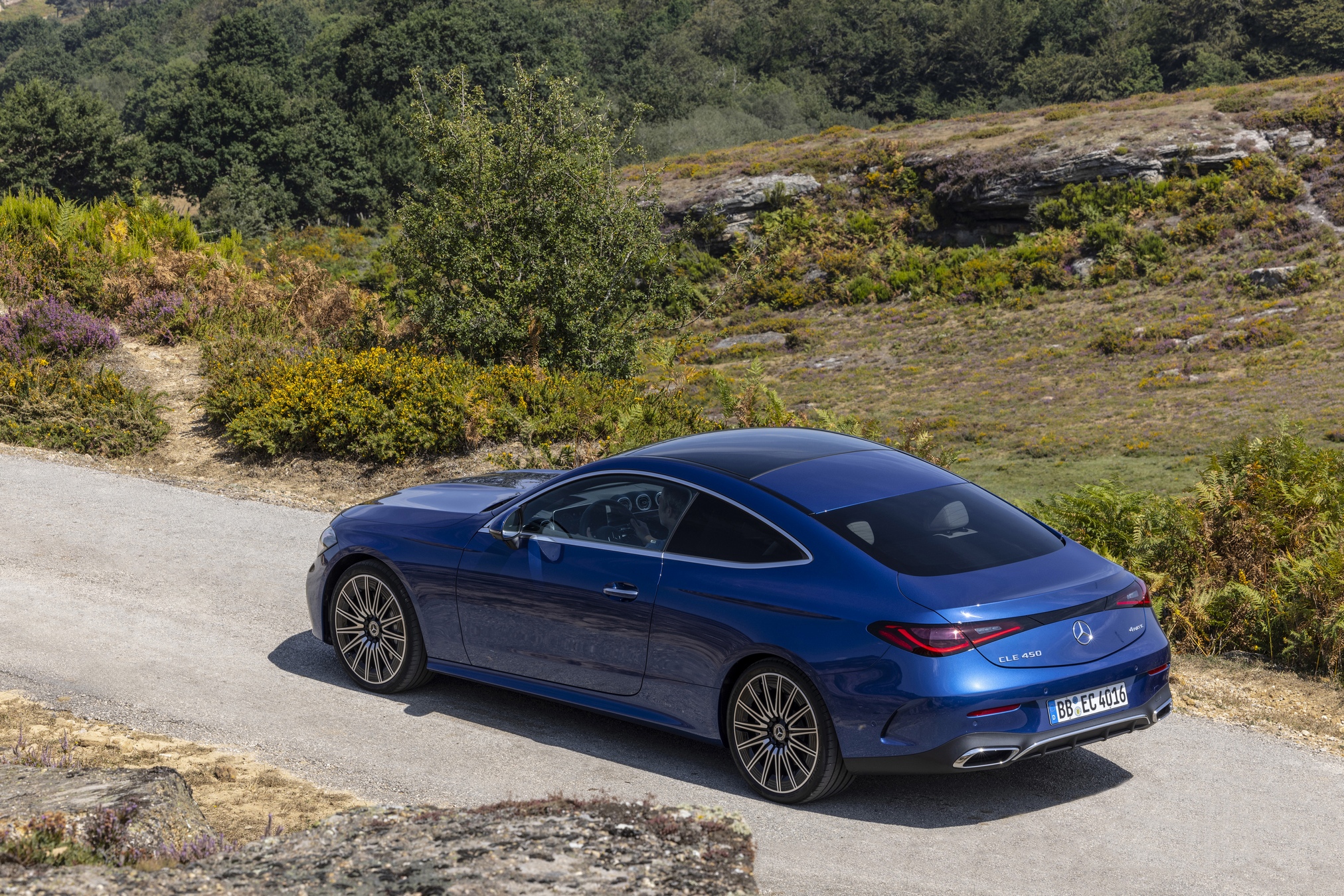 Neue Bilder des CLE 450 4MATIC in Spektralblau