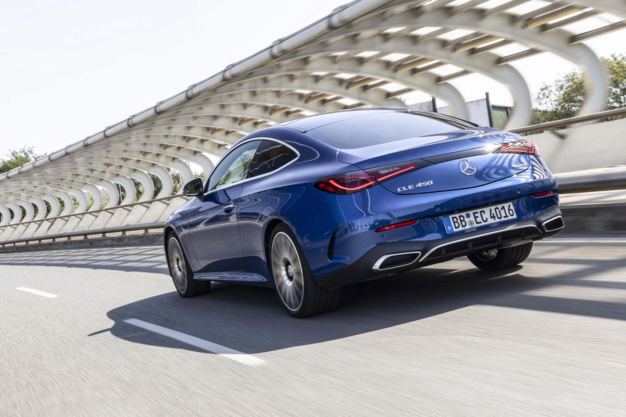 Neue Bilder des CLE 450 4MATIC in Spektralblau