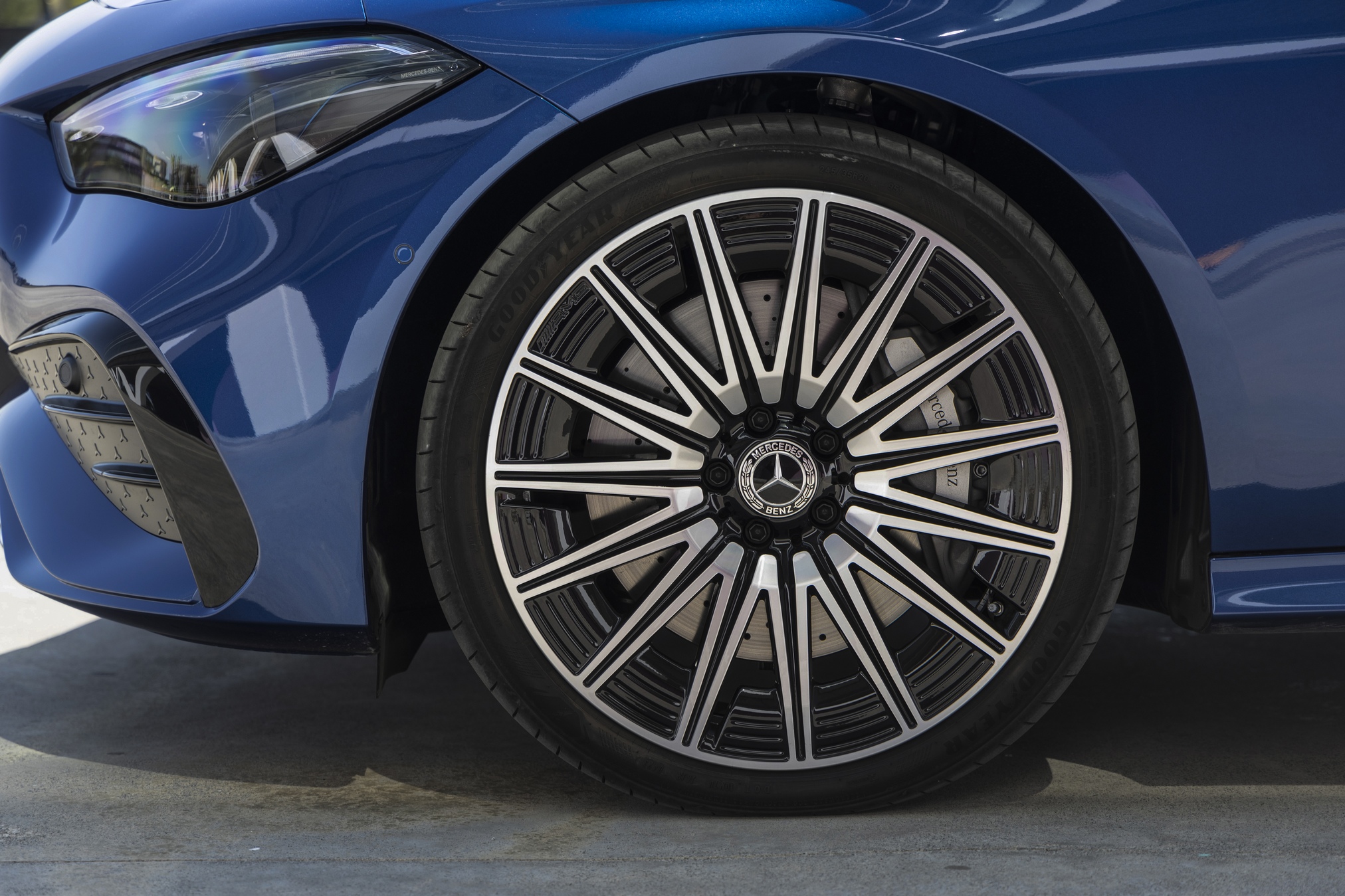 Neue Bilder des CLE 450 4MATIC in Spektralblau