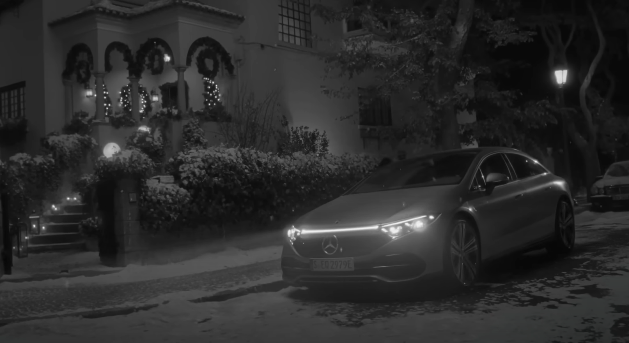 Mercedes-Benz startet globale Kampagne „Holidays with Love“